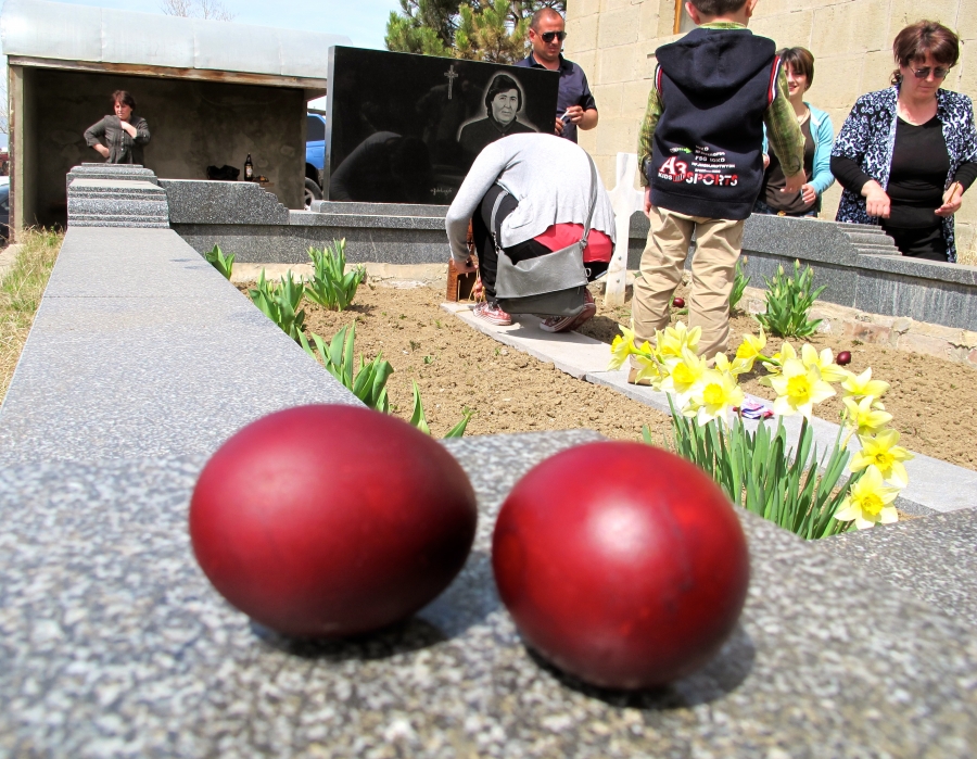 Red Eggs and Graveyard Feasts: How Georgia Celebrates Easter ...