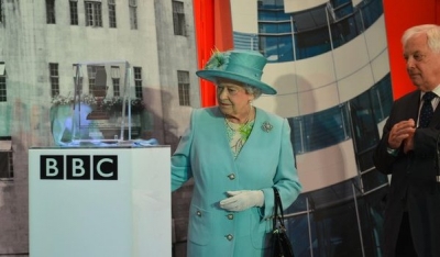 Queen appears behind BBC Newsroom as she opens new BBC house ...