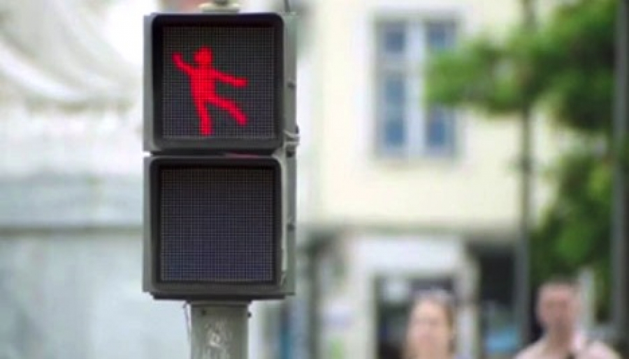 The Dancing Traffic Light makes crossing road fun - GeorgianJournal
