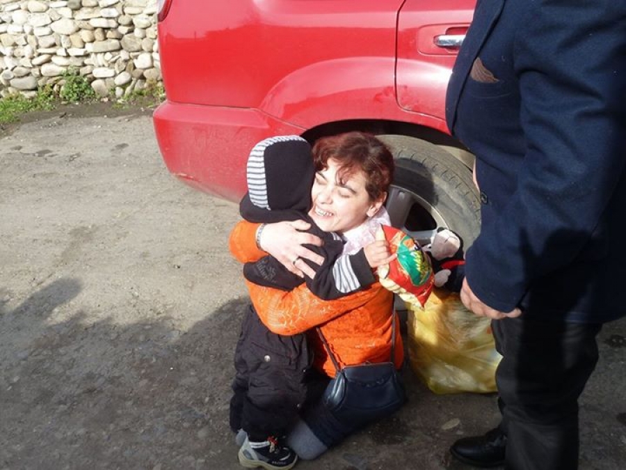 Emotional family reunion - First meeting of mother and child since his ...