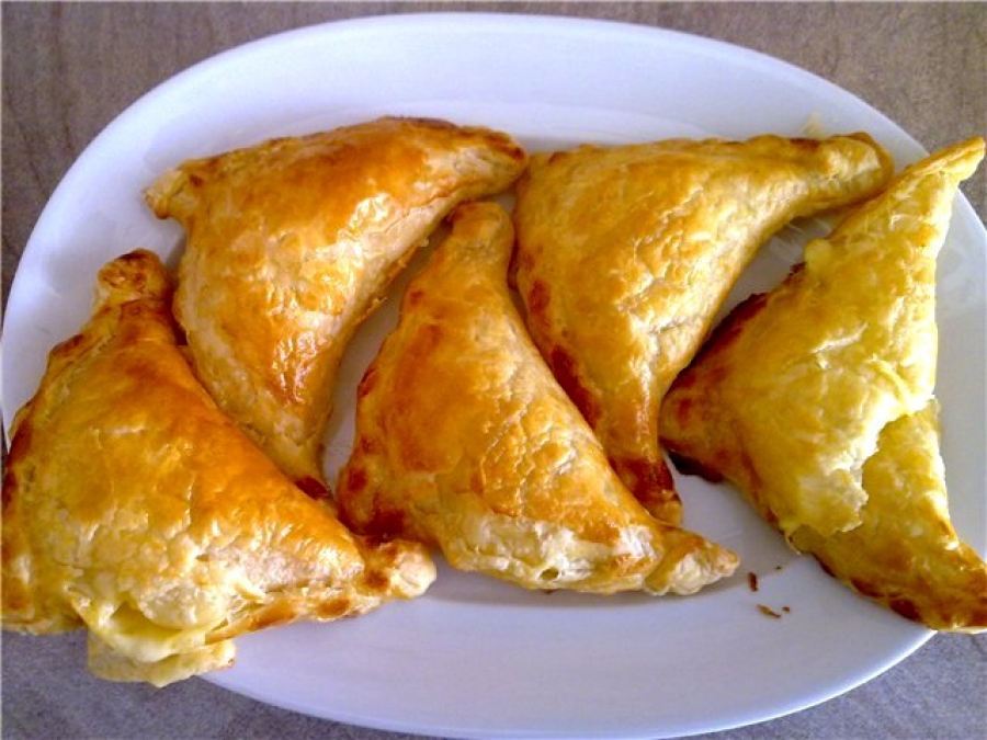 Penovani khachapuri - Golden, crunchy and delicious - GeorgianJournal