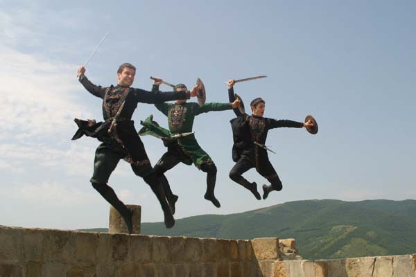These guys can really fly - Amazing acrobatics of Georgian dance ...