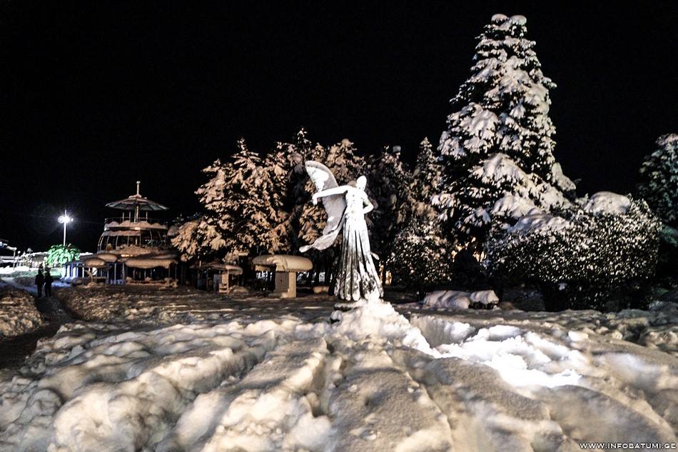 Let it snow! - Batumi becomes a winter wonderland - GeorgianJournal