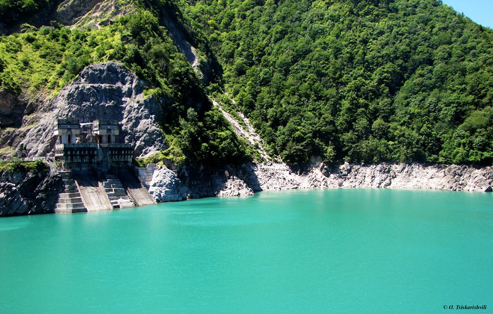 Georgia’s huge Enguri Dam to transform into a tourist zone ...