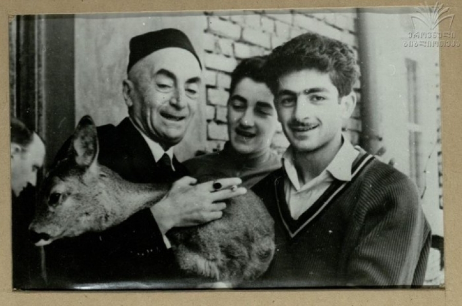 The first president of Georgia receives a letter - story for Father's ...