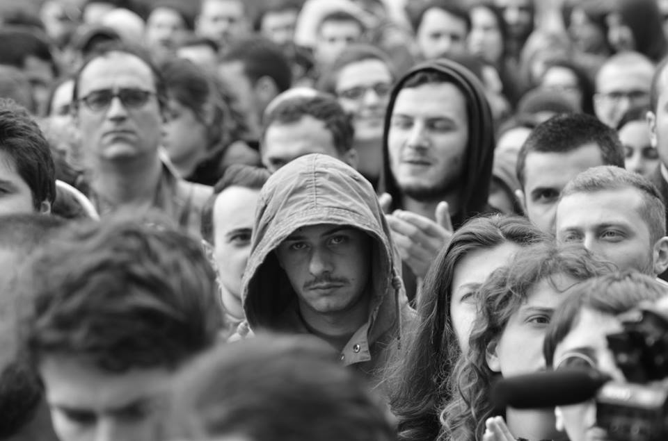 The first protest expressed through massive rave to electronic music in ...