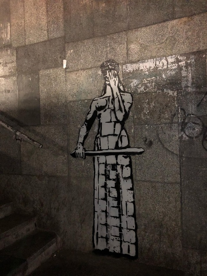 Kartlis Deda covering her eye – New Stencil in Tbilisi - GeorgianJournal